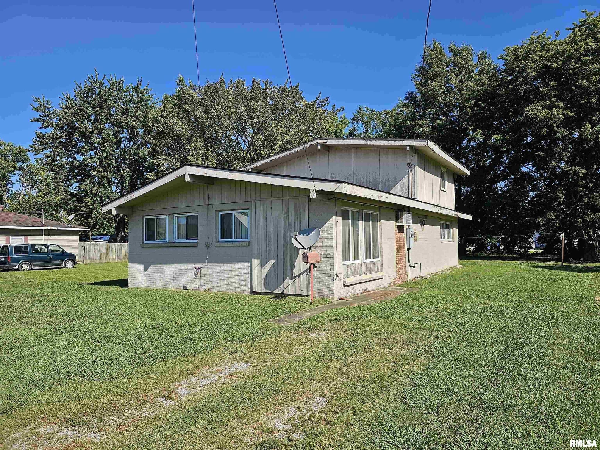 1017 E 6th St, Metropolis, IL 62960 - See Est. Value, Schools & More