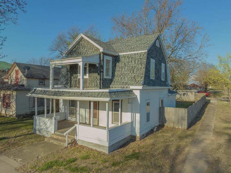 923 N 8th St, Neodesha, KS 66757 - See Est. Value, Schools & More