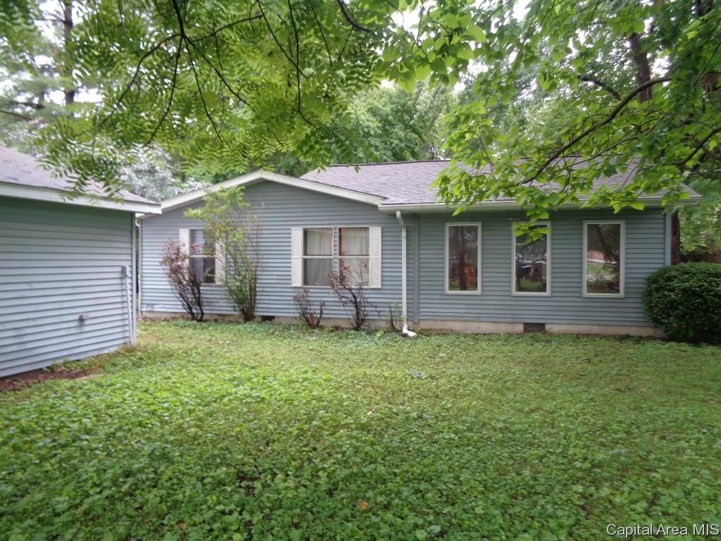 304 Elm St, Loami, IL 62661 - See Est. Value, Schools & More