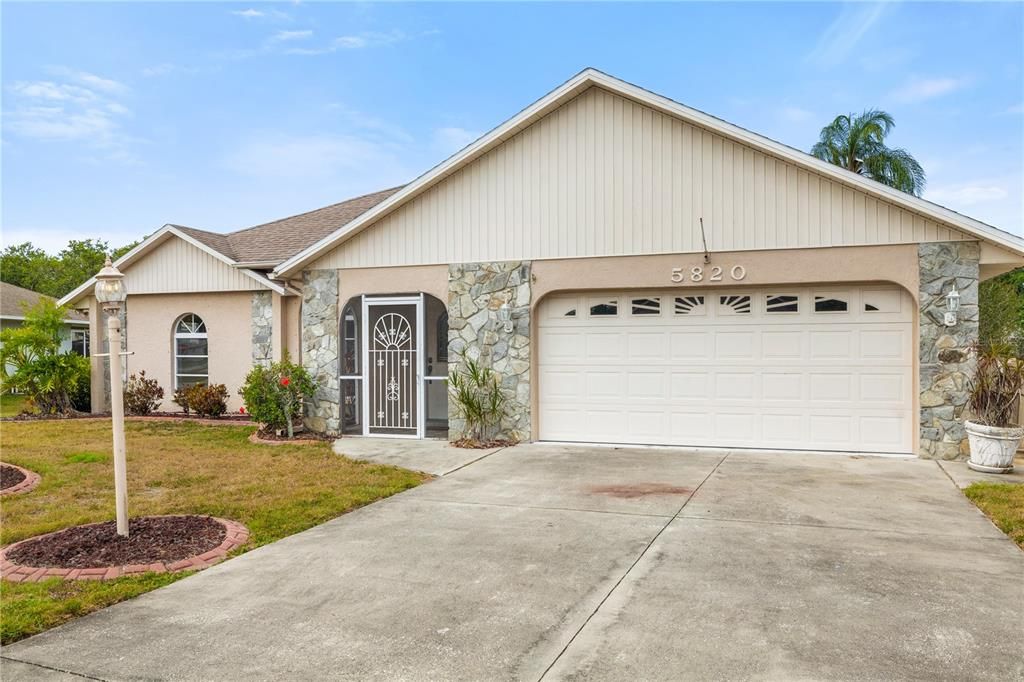5820 Helen Way, Sarasota, FL 34243 - See Est. Value, Schools & More