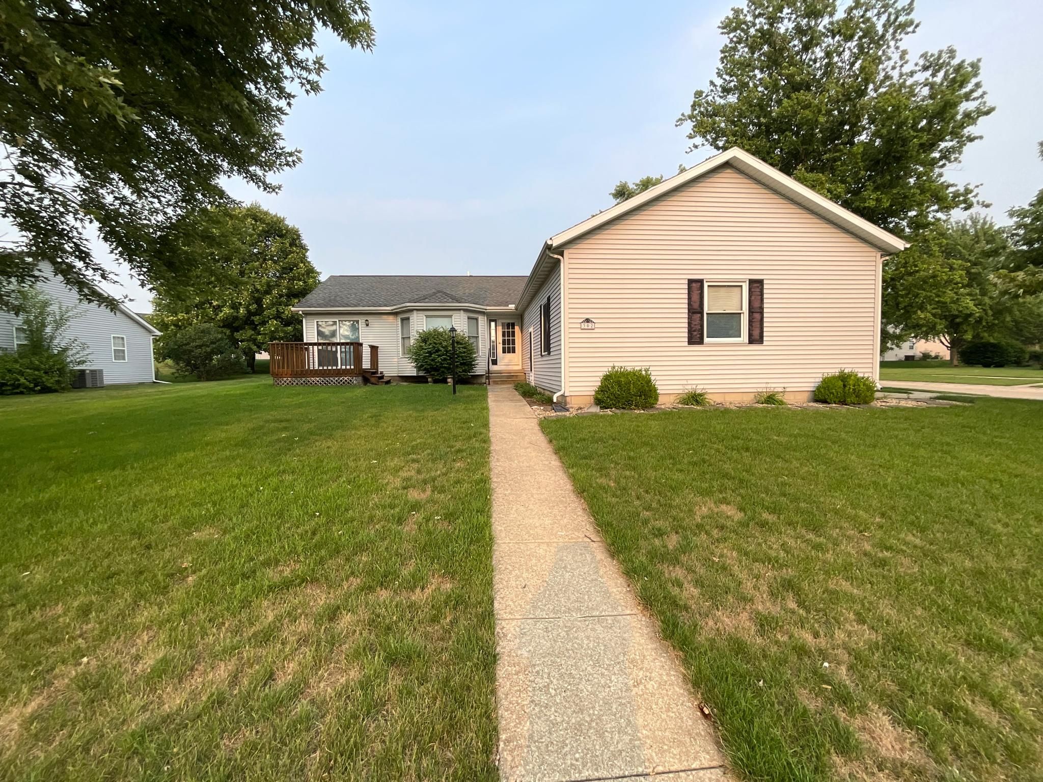 302 N Spruce Dr, Mahomet, IL 61853 - See Est. Value, Schools & More
