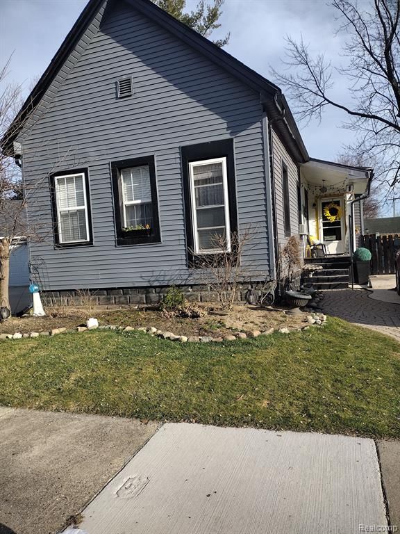 12 Stapleton St, Mount Clemens, MI 48043 | Trulia