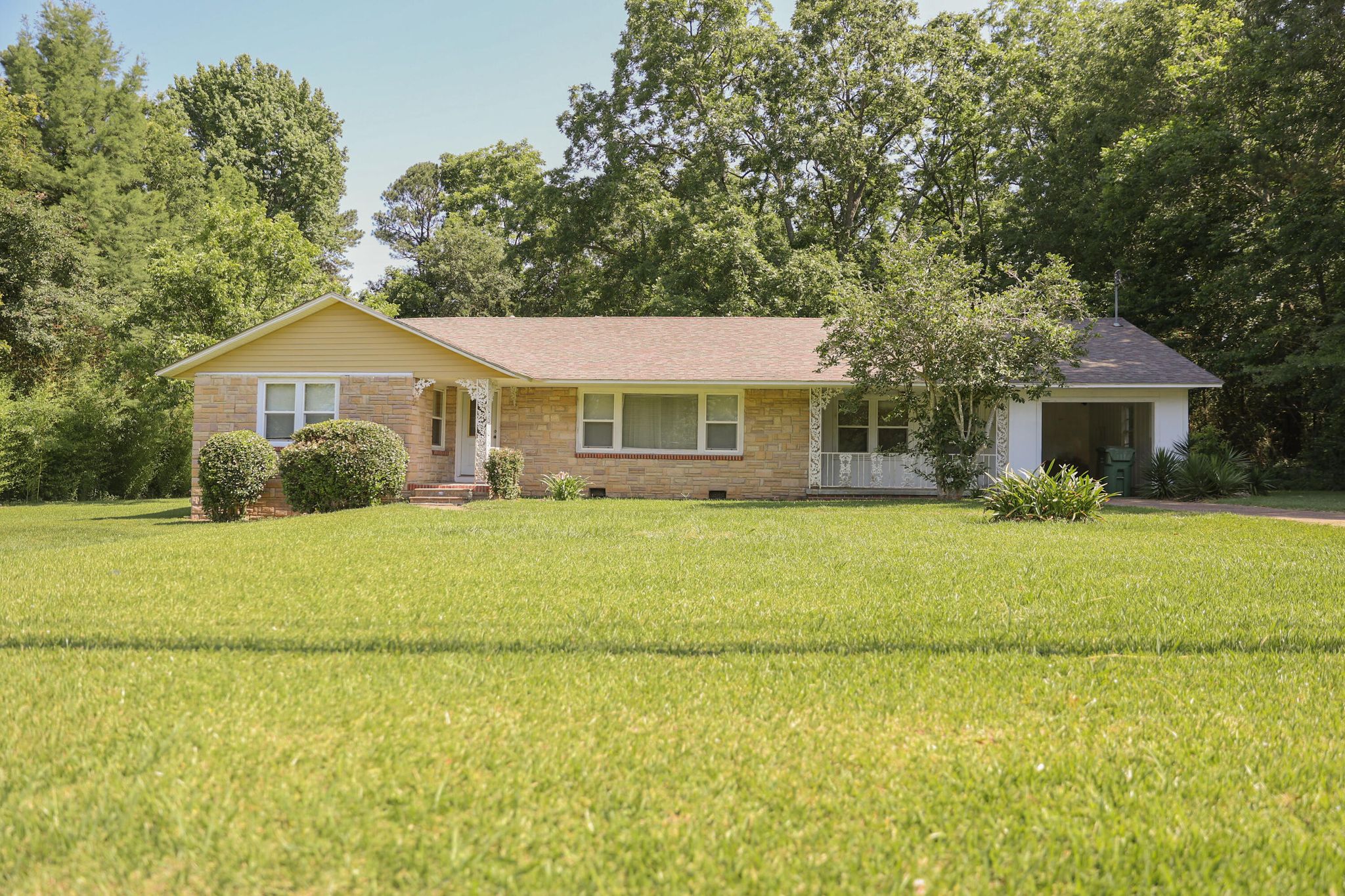 15957 E Main St, Louisville, MS 39339 - See Est. Value, Schools & More