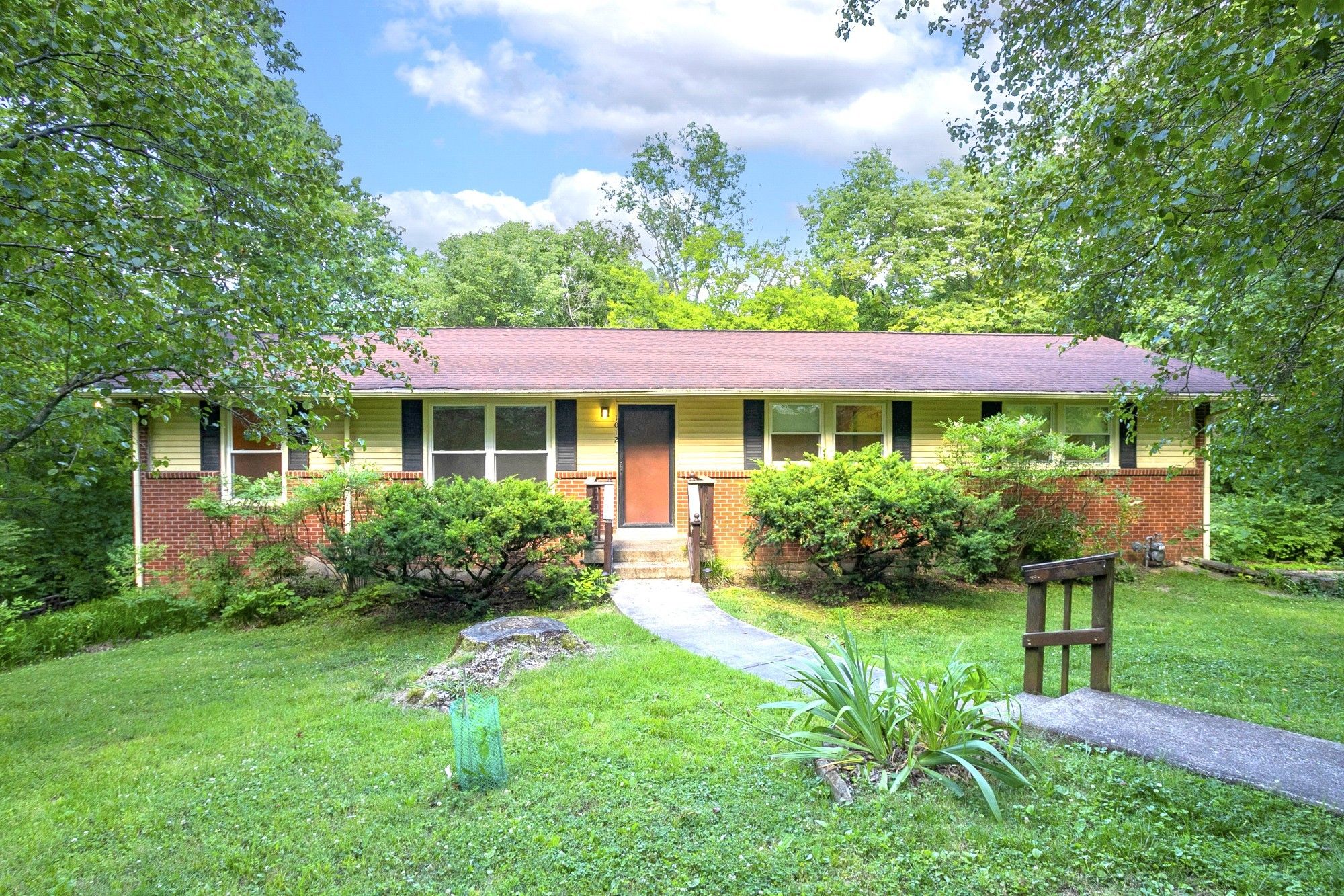 1012 Rodney Dr, Nashville, TN 37205 - See Est. Value, Schools & More