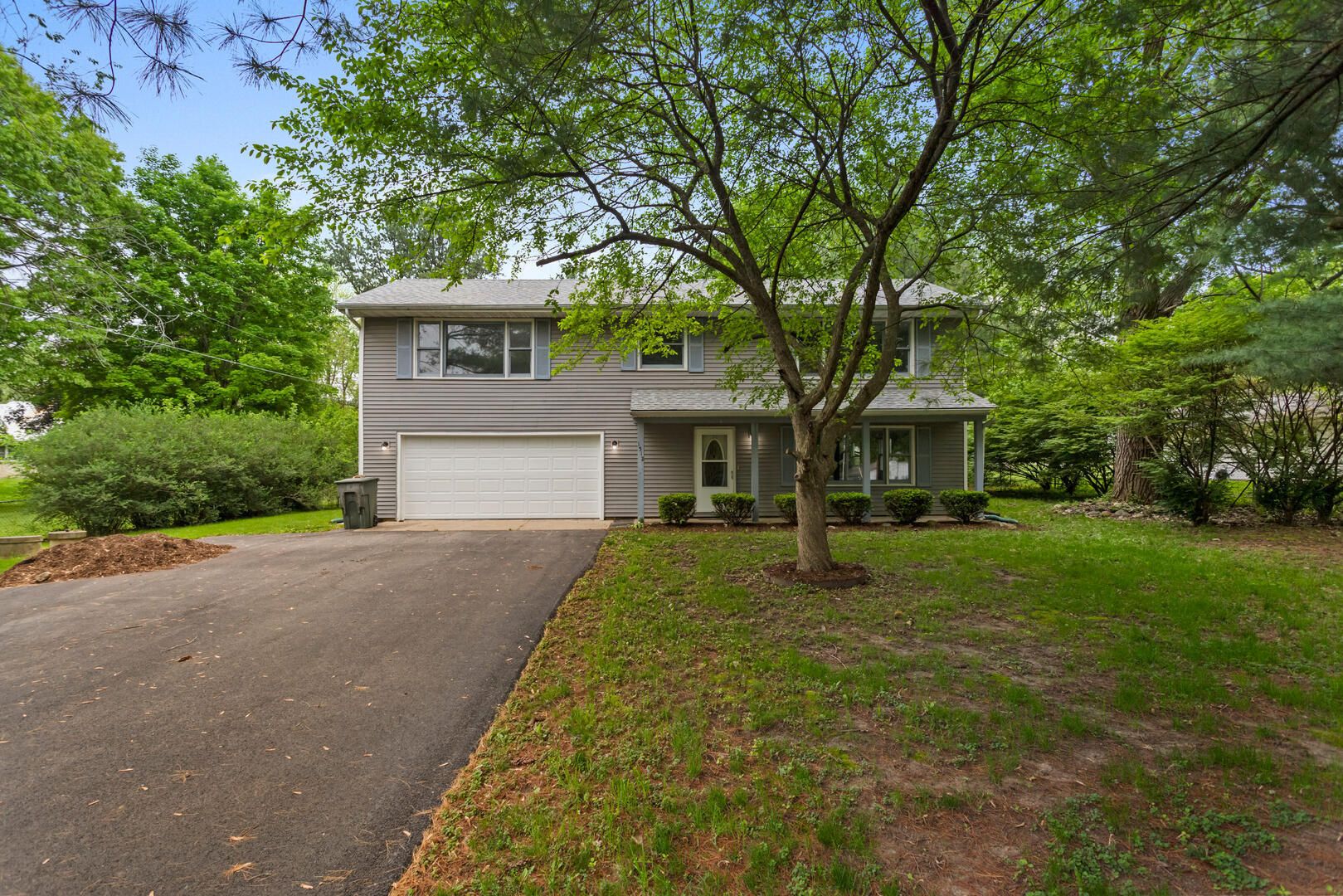 1512 W North Shore Dr, Mahomet, IL 61853 - See Est. Value, Schools & More