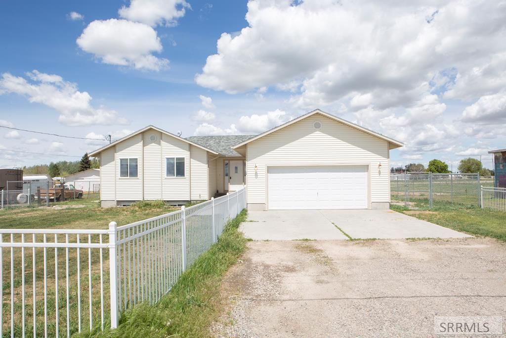 518 W 100 N, Blackfoot, ID 83221 - See Est. Value, Schools & More