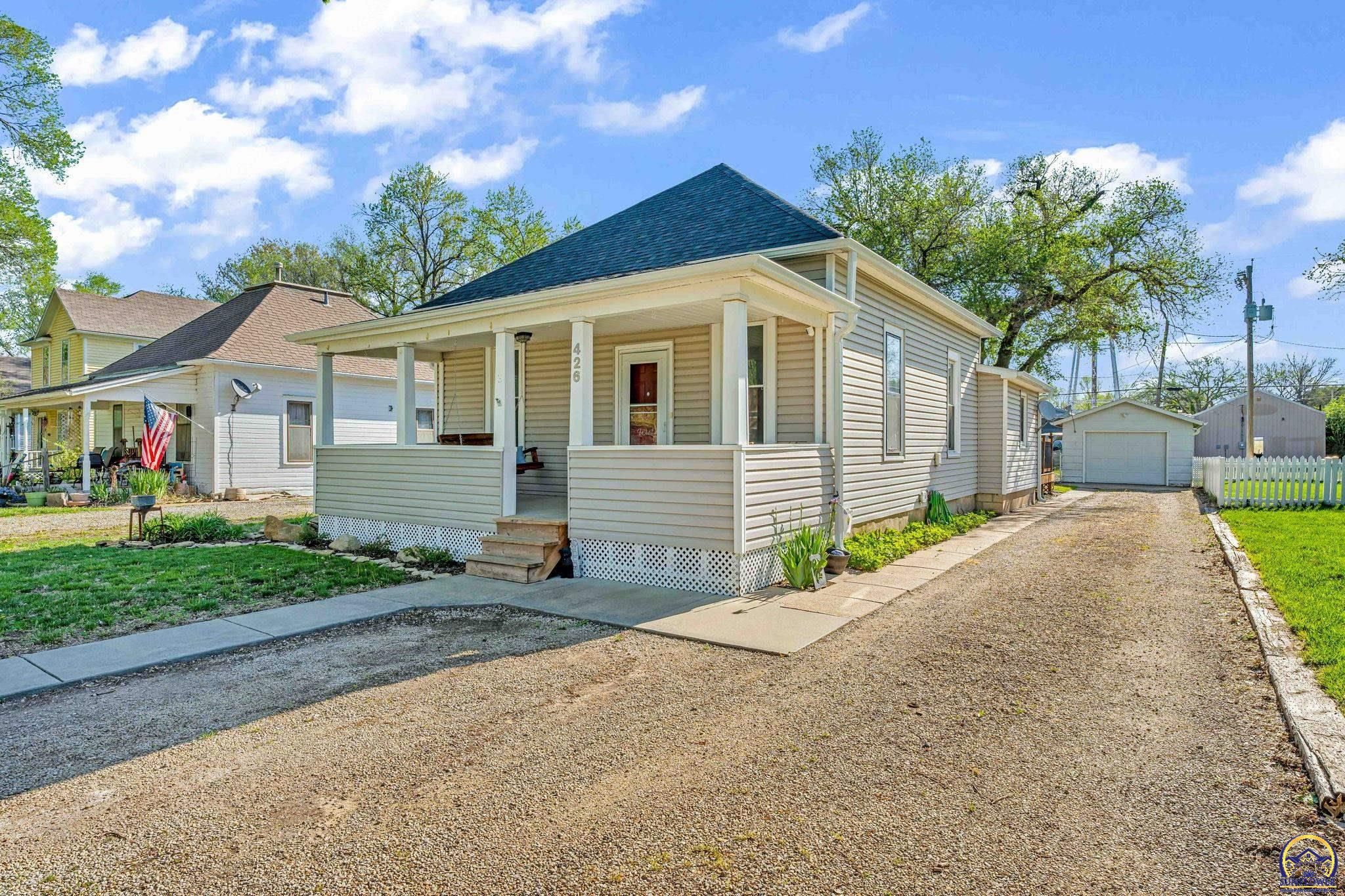 426 Navarre St, Rossville, KS 66533 - See Est. Value, Schools & More
