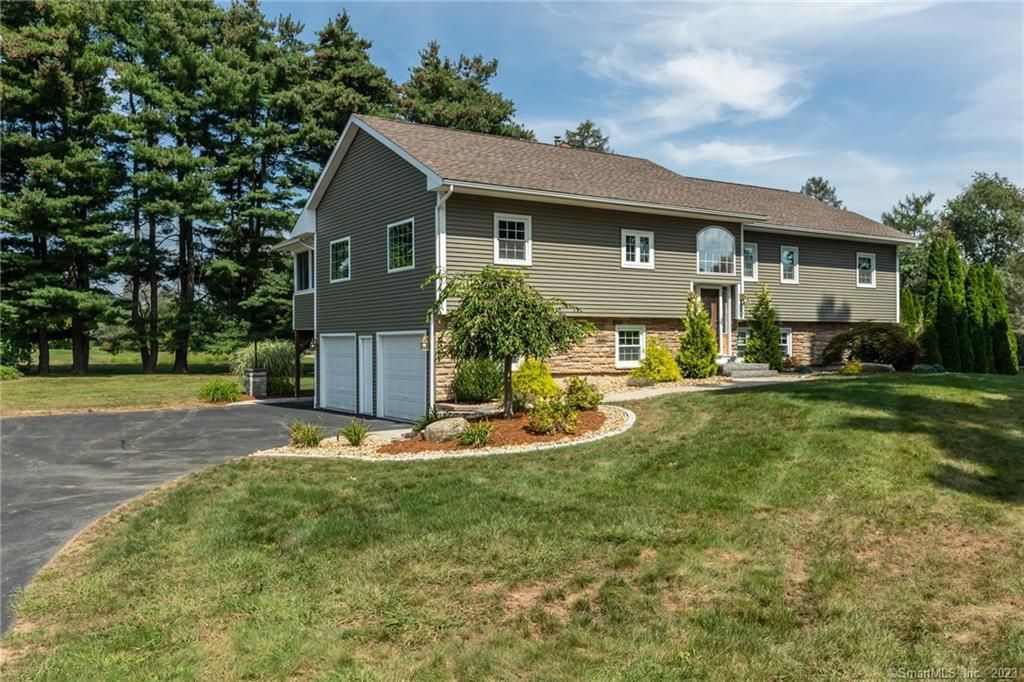 27 Standish Rd, Ellington, CT 06029 - See Est. Value, Schools & More