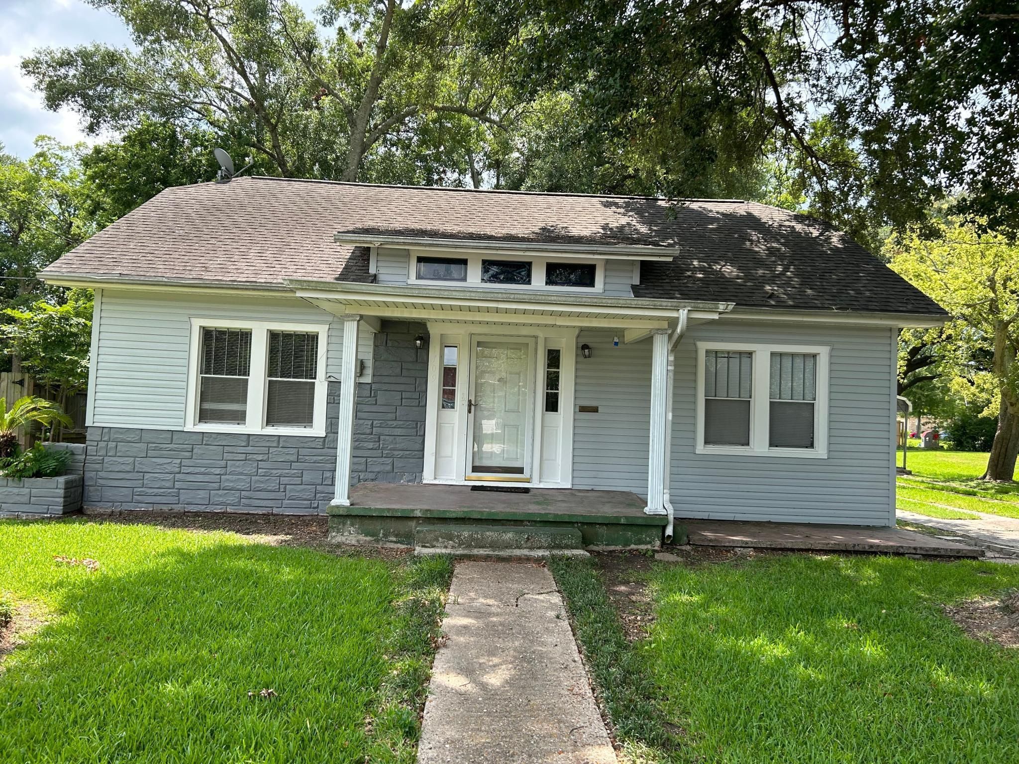 1709 8th St, Port Neches, TX 77651 - See Est. Value, Schools & More