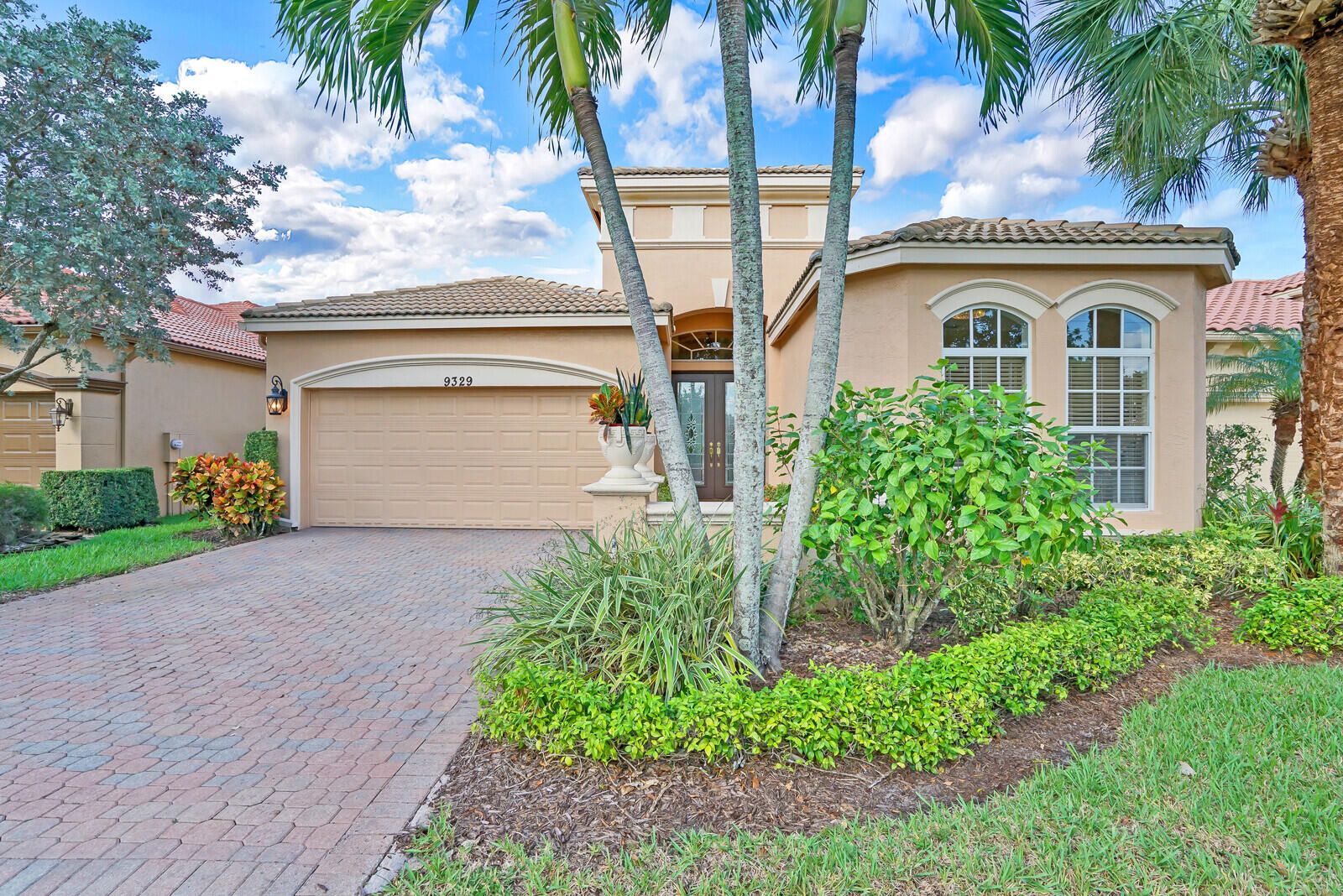 9329 Via Grande W, Wellington, FL 33411 - See Est. Value, Schools & More