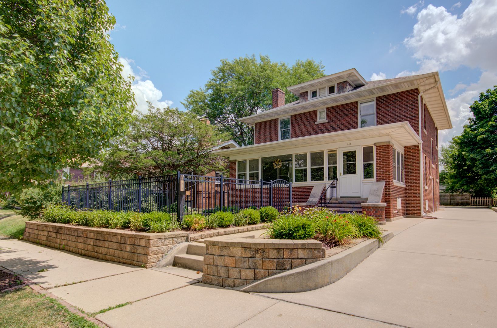 902 Caton Ave, Joliet, IL 60435 - See Est. Value, Schools & More