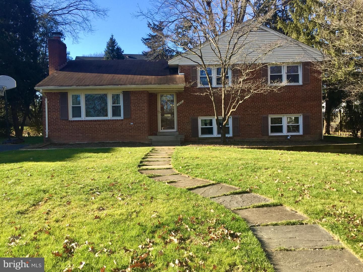 1410 Pathfinder Ln, Mc Lean, VA 22101 - See Est. Value, Schools & More