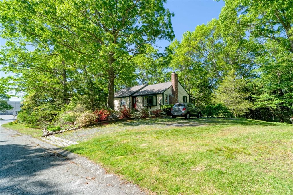 1 Pryer Dr, Bourne, MA 02532 - See Est. Value, Schools & More
