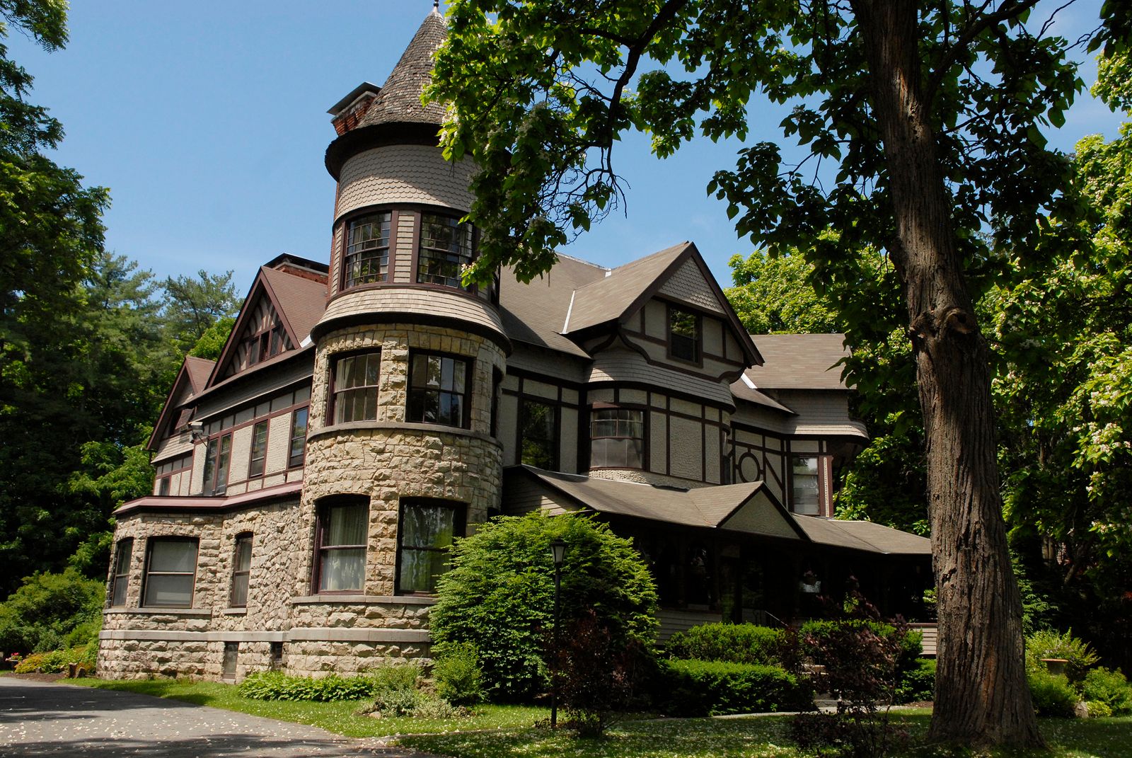 245 Clinton St #1A, Saratoga Springs, NY 12866 - See Est. Value ...