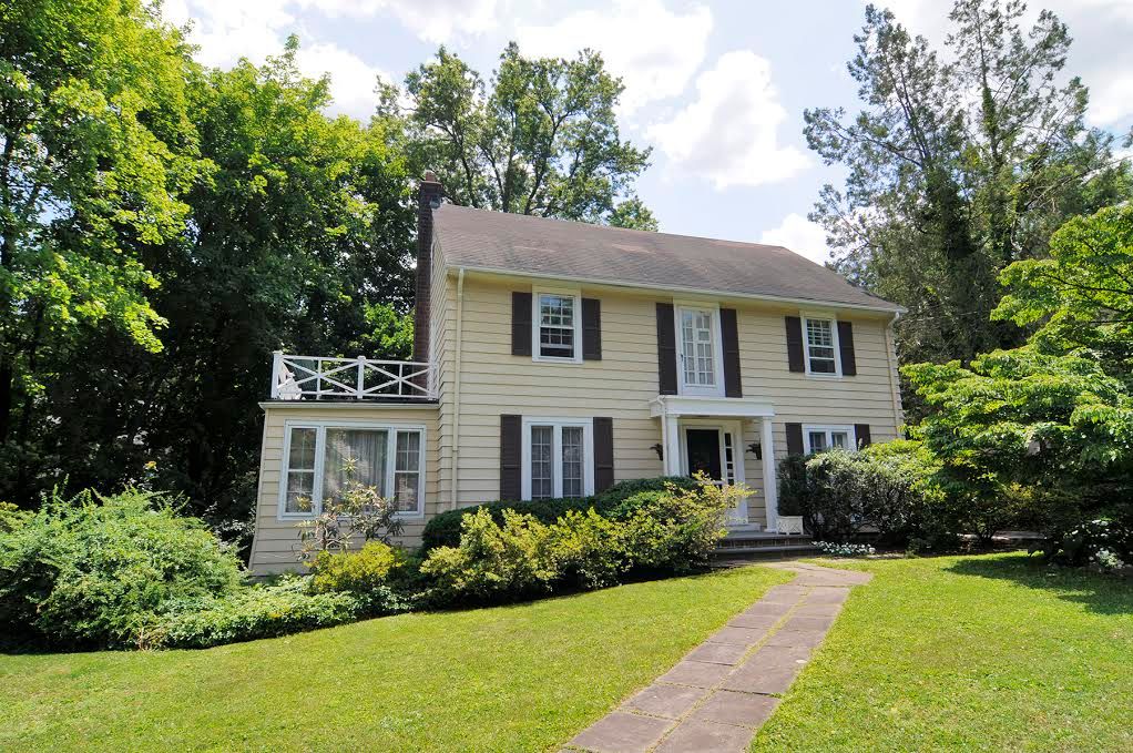 32 Sussex Rd, Tenafly, NJ 07670 - See Est. Value, Schools & More
