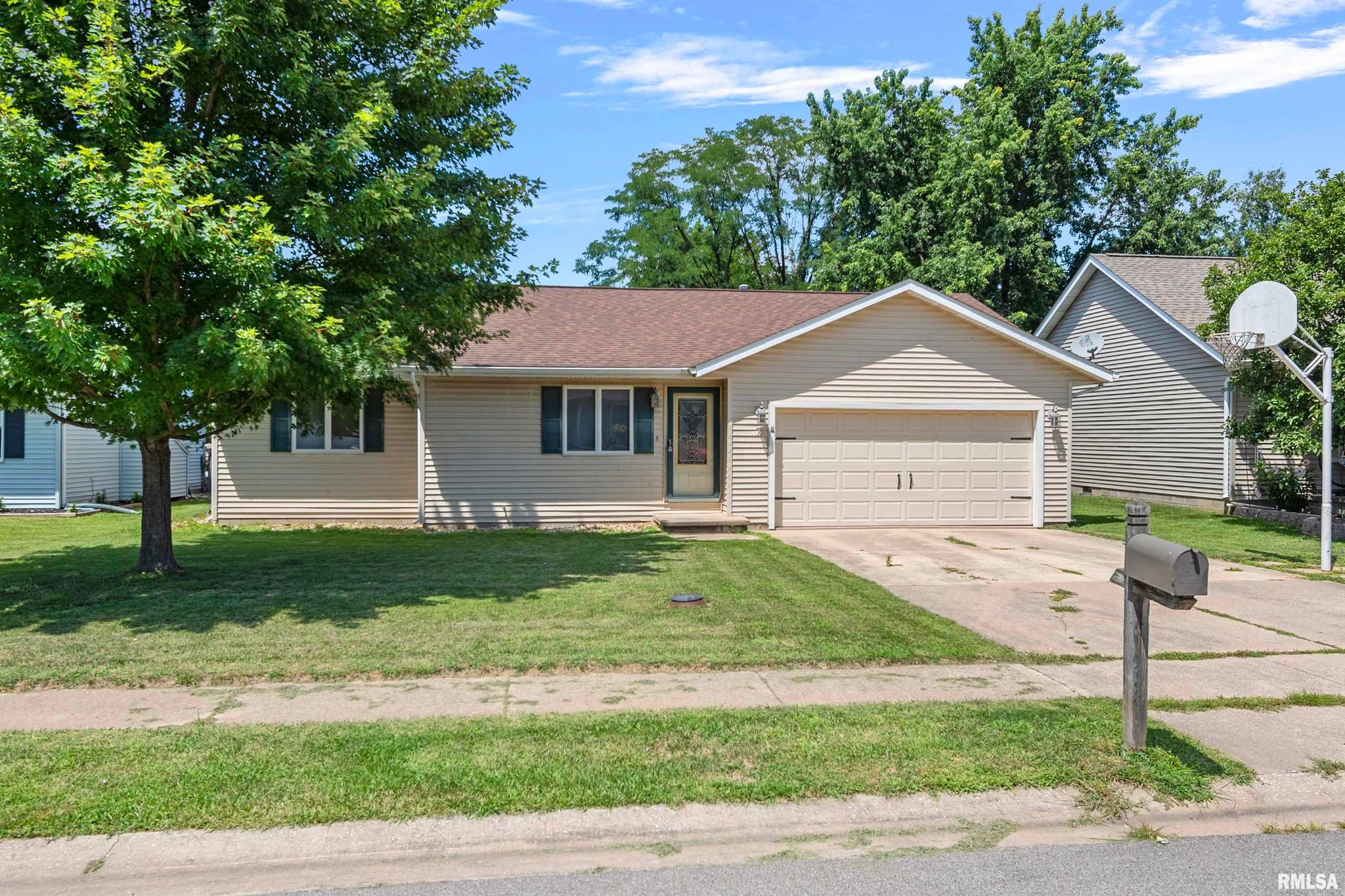 7 Carl St, Riverton, IL 62561 - See Est. Value, Schools & More