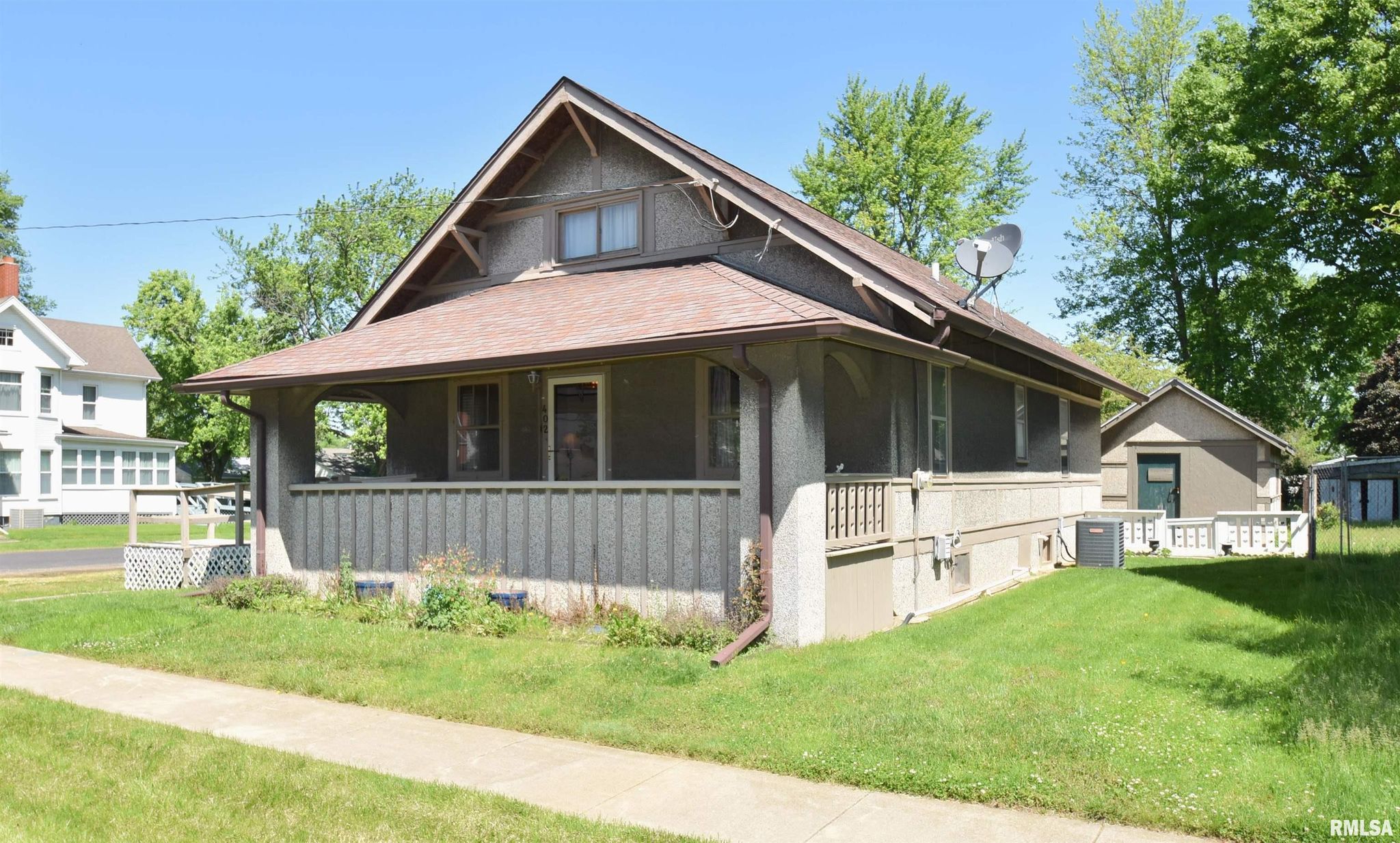402 E Essex St, Glasford, IL 61533 - See Est. Value, Schools & More