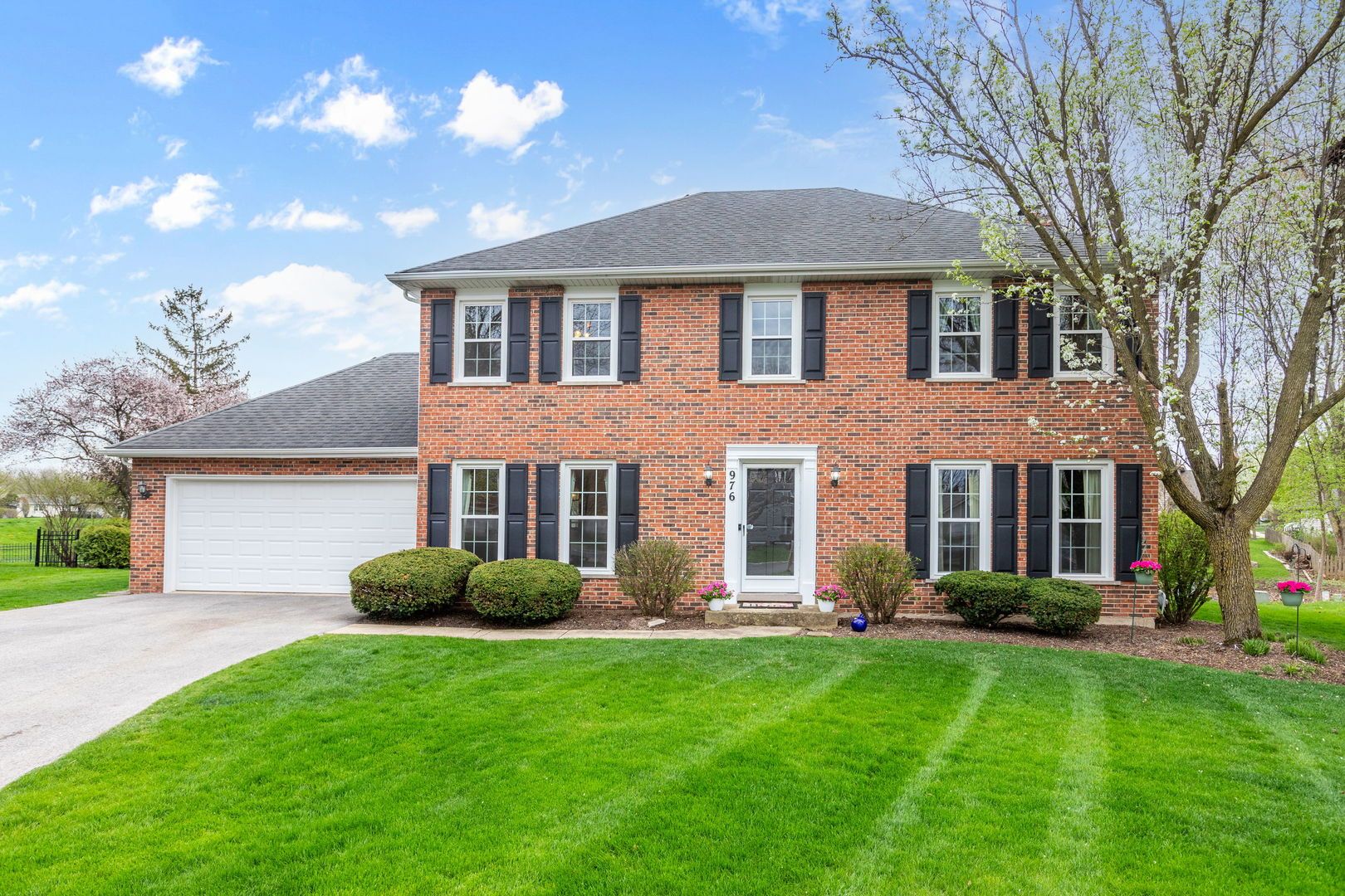 976 Hidden Lake Rd, Naperville, IL 60565 - See Est. Value, Schools & More
