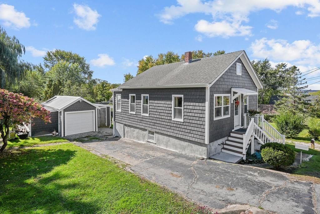 95 Canonicus St, Tiverton, RI 02878 - See Est. Value, Schools & More