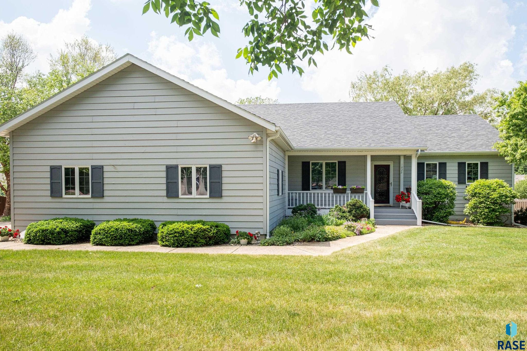 1025 Heritage Dr, Madison, SD 57042 - See Est. Value, Schools & More