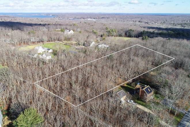 141 Middle Hwy, East Hampton, NY 11937 - See Est. Value, Schools & More