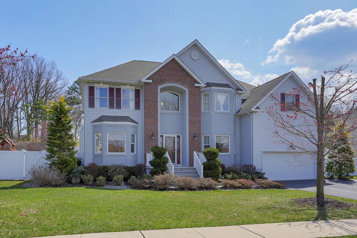 15 Meredith Way, Hazlet, NJ 07730 - See Est. Value, Schools & More