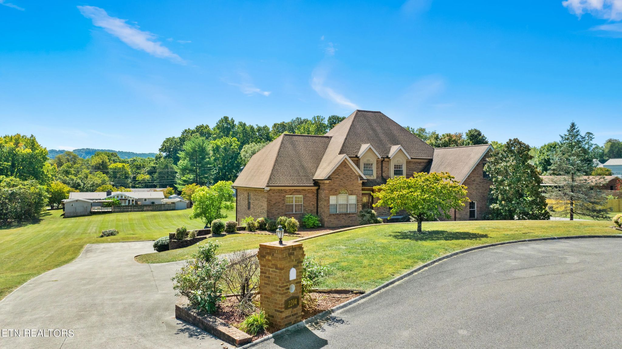 2204 Steven Dr, Knoxville, TN 37938 - See Est. Value, Schools & More
