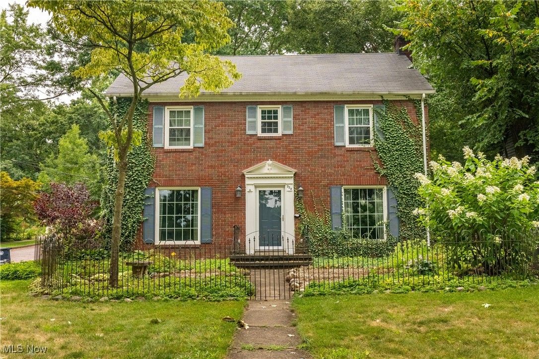 528 Letchworth Dr, Akron, OH 44303 - See Est. Value, Schools & More