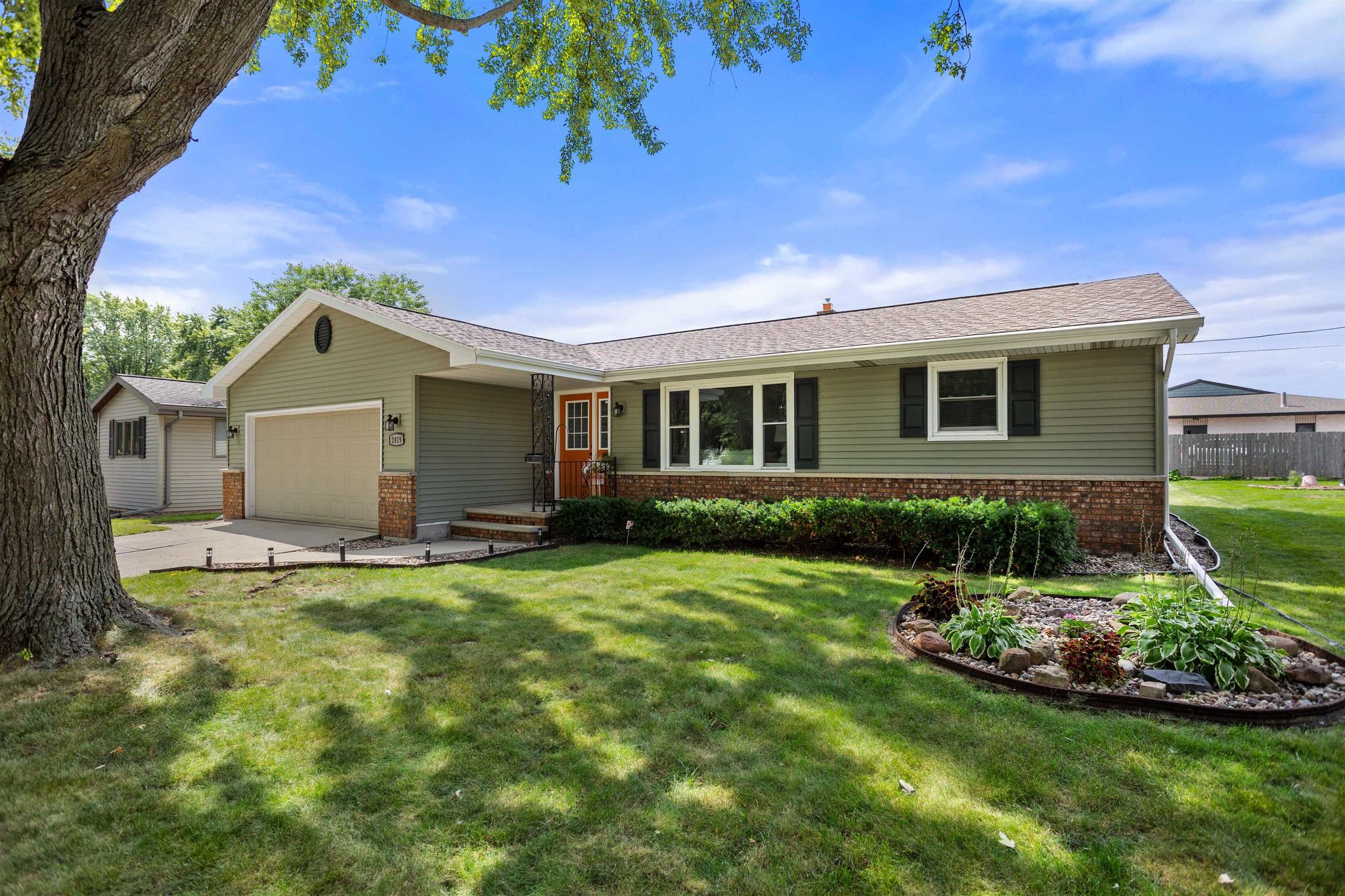 2419 N Erb St, Appleton, WI 54911 - See Est. Value, Schools & More