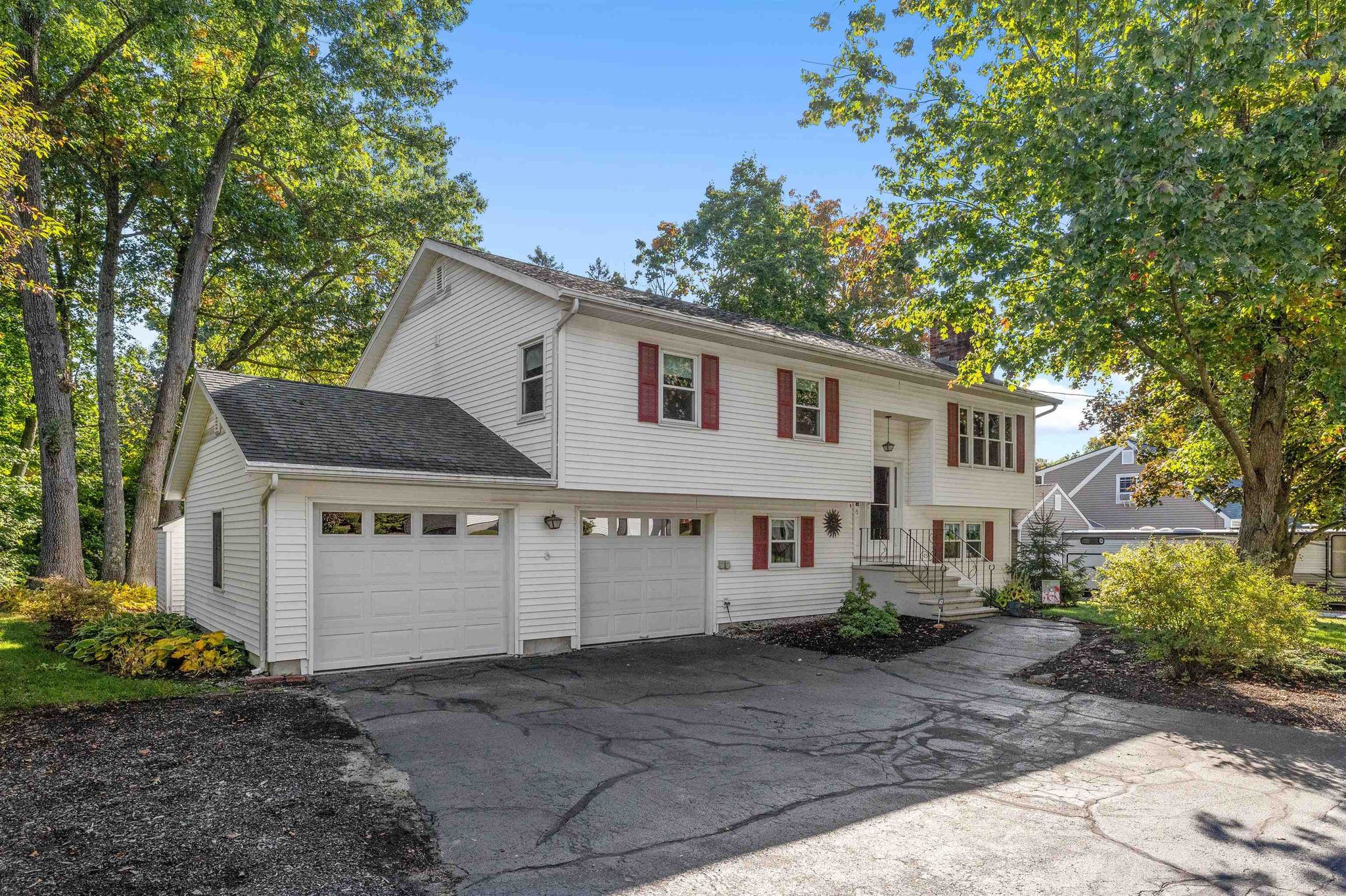 15 Tanglewood Court, Manchester, NH 03102 - See Est. Value, Schools & More