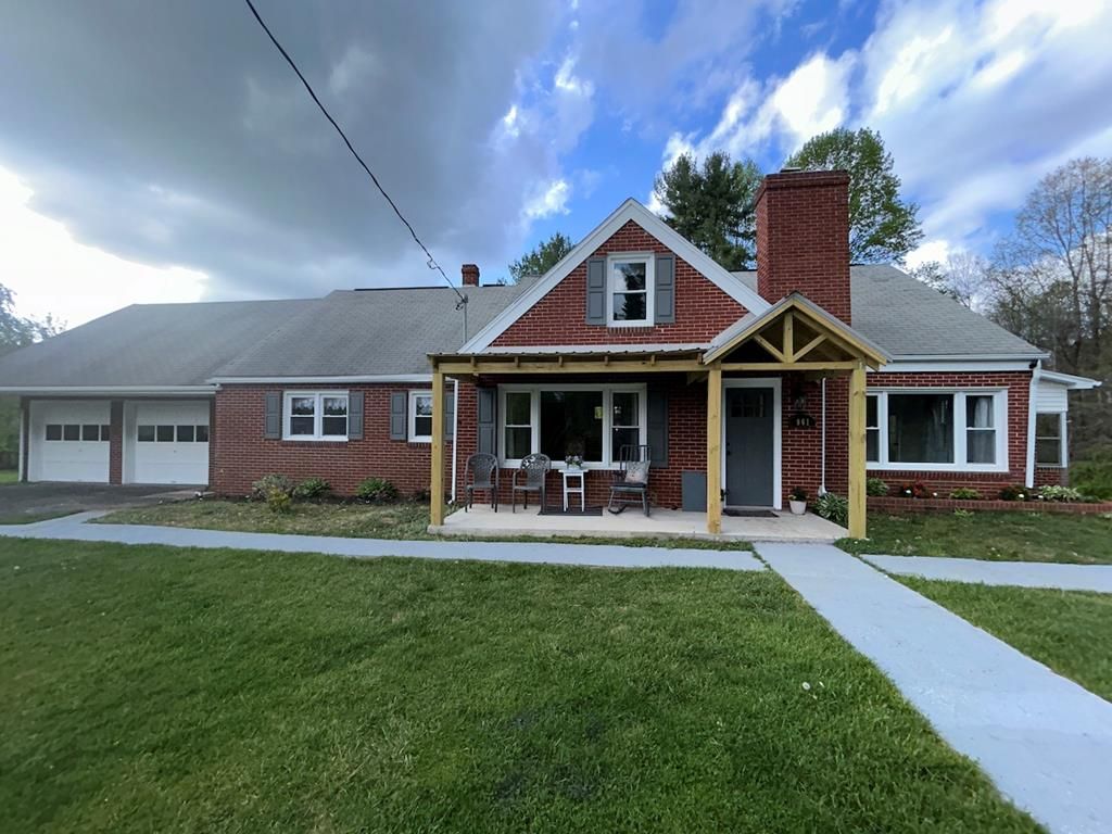 961 Ridge Rd, Austinville, VA 24312 - See Est. Value, Schools & More