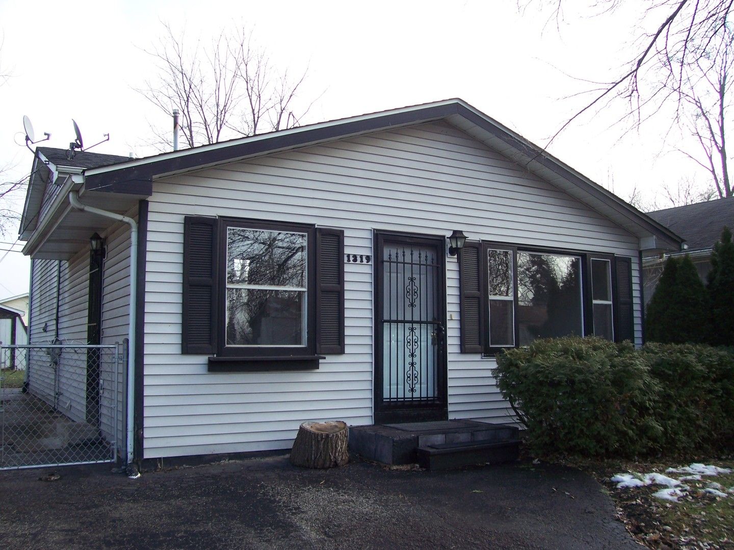 1319 N West End Dr, Round Lake Beach, IL 60073 - See Est. Value ...