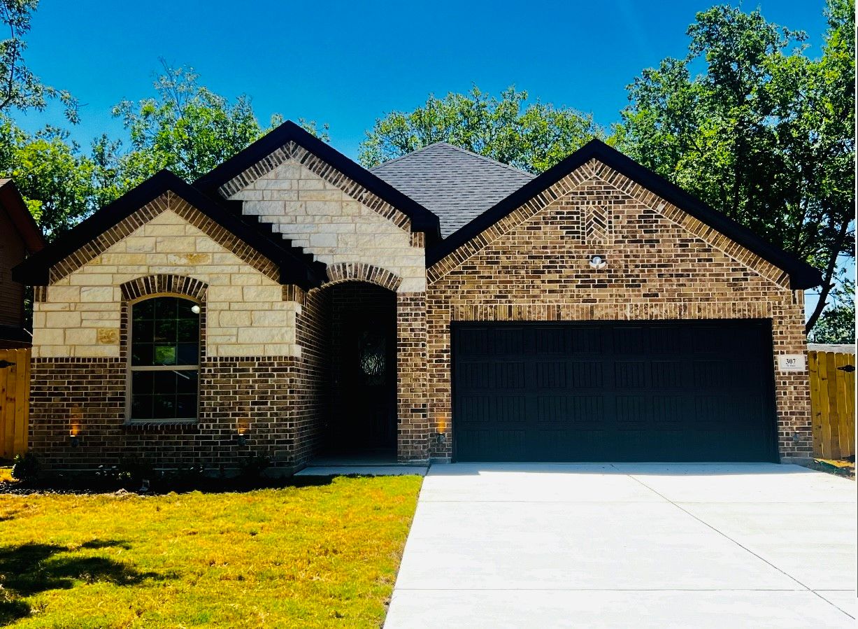 307 W Waco St W, Ennis, TX 75119 | MLS# 20665160 | Trulia