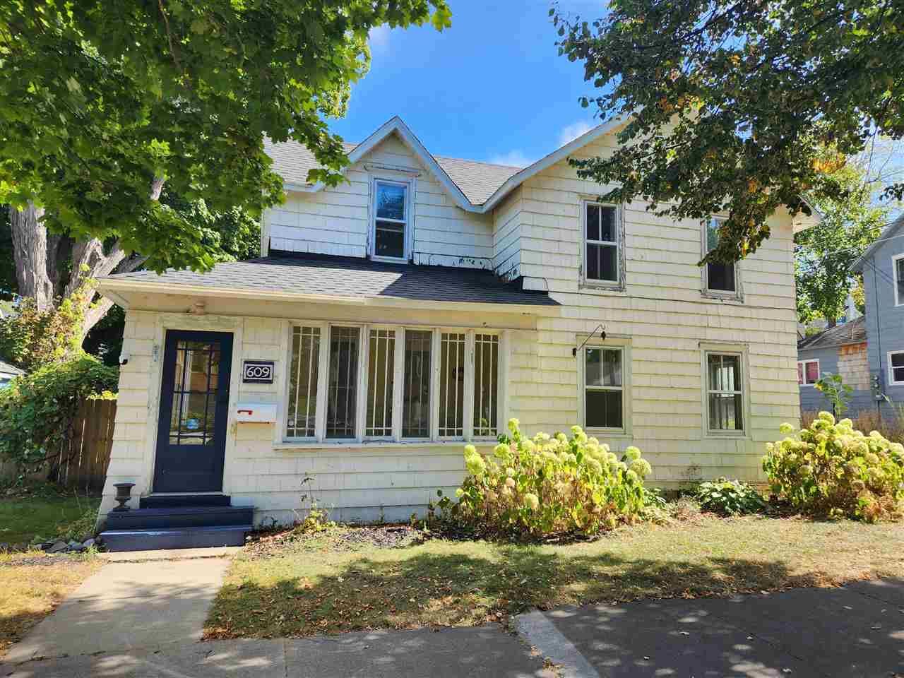 609 Elizabeth St, Petoskey, MI 49770 - See Est. Value, Schools & More