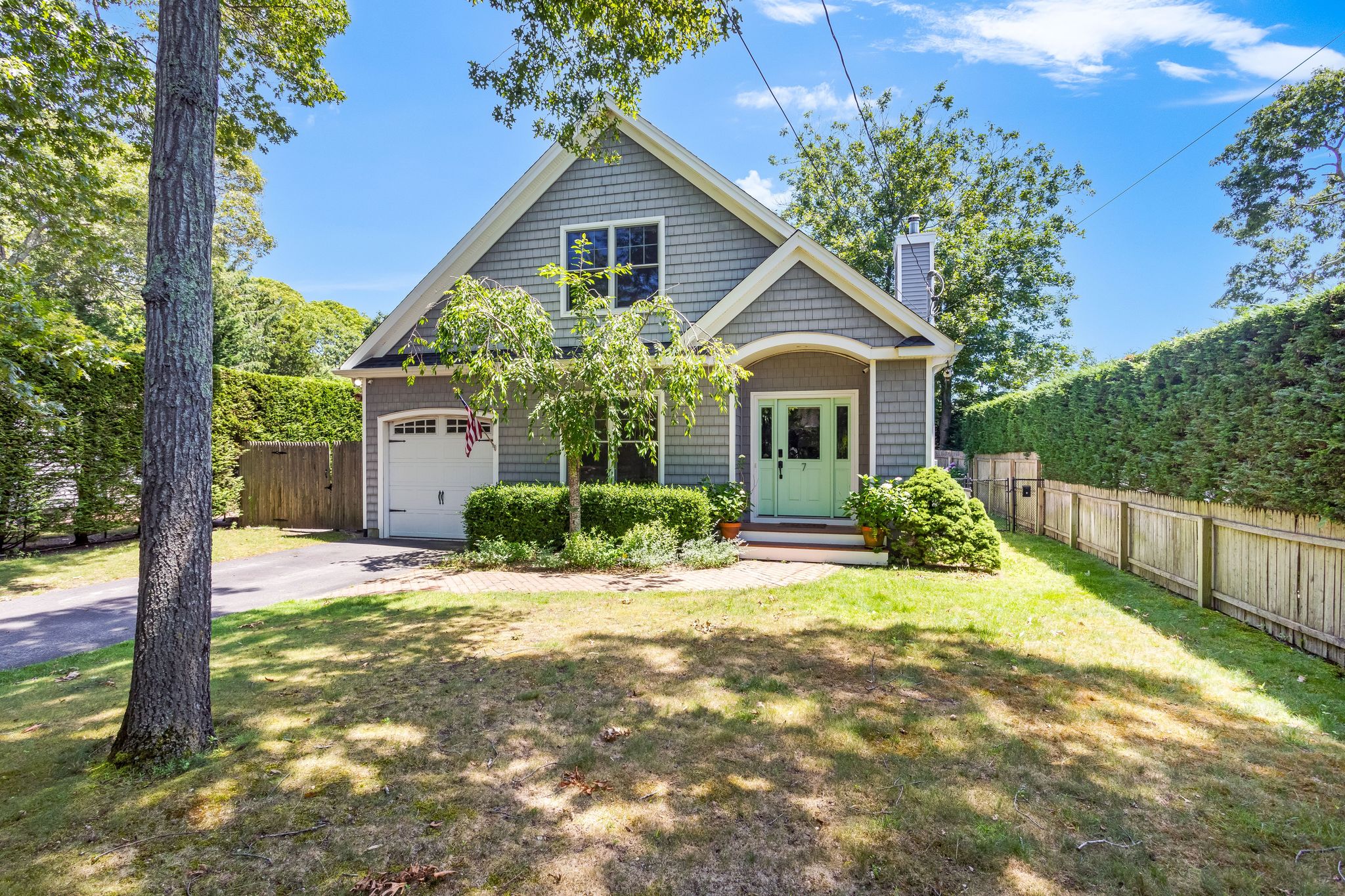 7 Sherman Ave, Hampton Bays, NY 11946 Single-Family Home for Sale | MLS ...