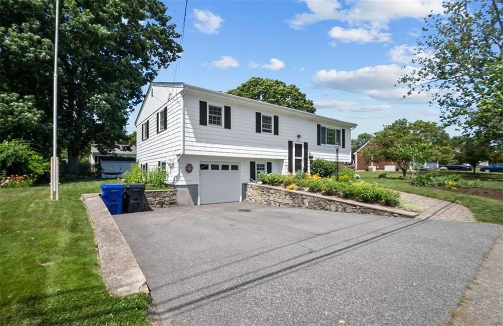 86 Canario Dr, Warren, RI 02885 - See Est. Value, Schools & More