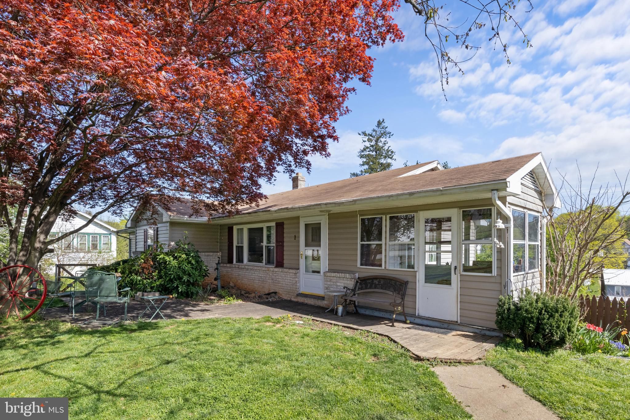 1 E High St, Windsor, PA 17366 - See Est. Value, Schools & More