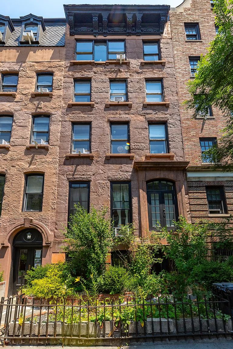 447 W 22nd St, New York, NY 10011 | MLS# 23116053 | Trulia