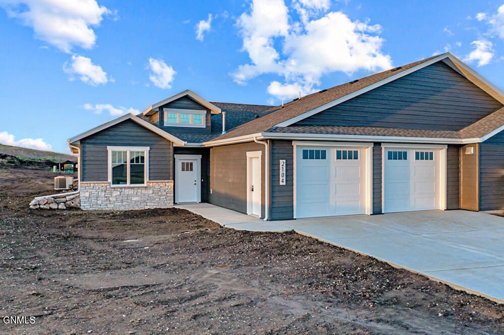 2104 Prairie Hawk Dr, Bismarck, ND 58503 | MLS# 4013085 | Trulia