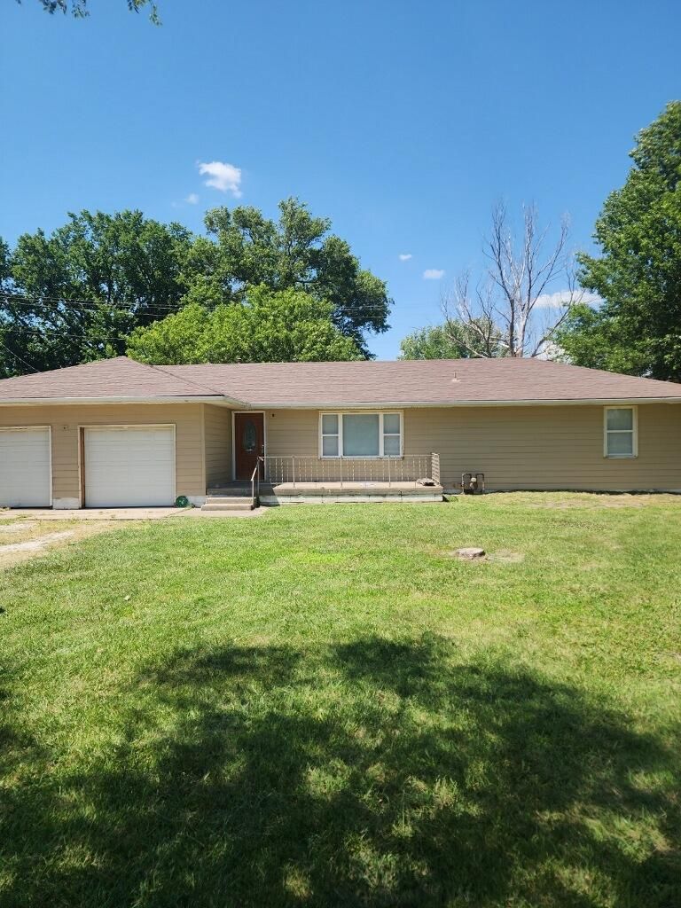 1868 US Highway 54, Iola, KS 66749 | Trulia