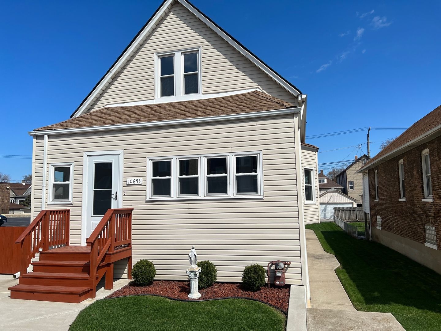 10653 S Ewing Ave, Chicago, IL 60617 - See Est. Value, Schools & More