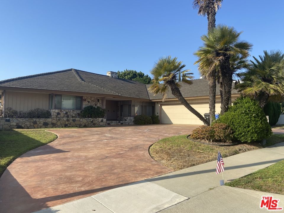 4304 Enoro Dr, Los Angeles, CA 90008 - See Est. Value, Schools & More