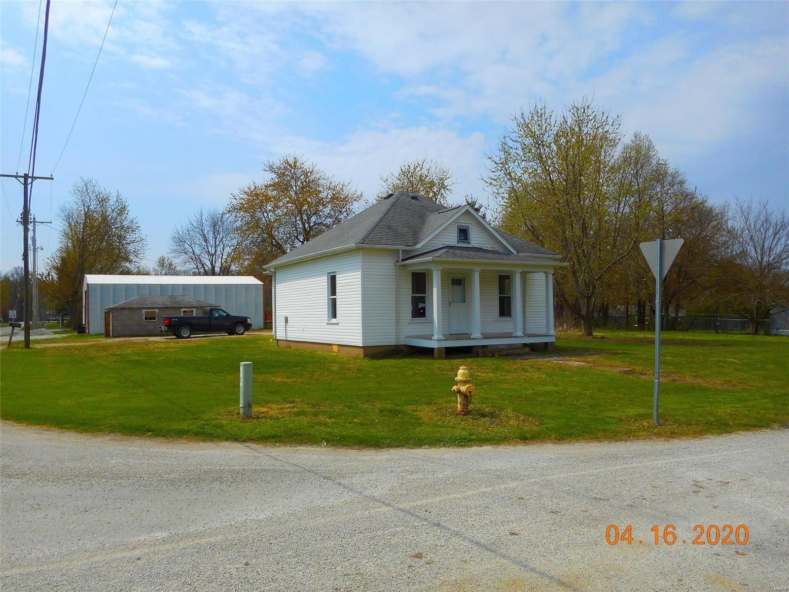 286 E Johnson Ave, Nokomis, IL 62075 - See Est. Value, Schools & More