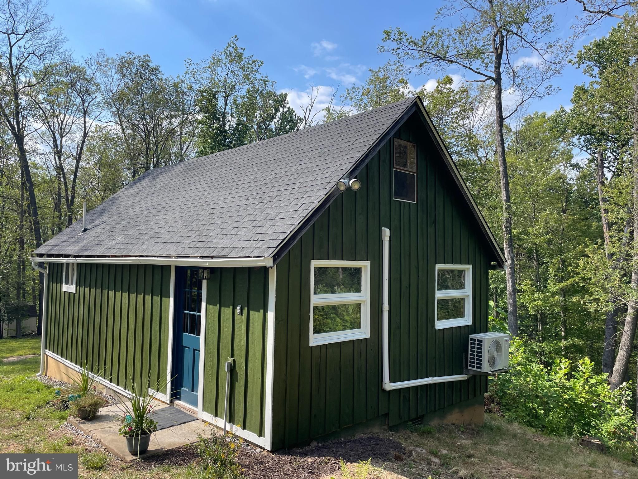 875 Hunter Ln, Edinburg, VA 22824 - See Est. Value, Schools & More