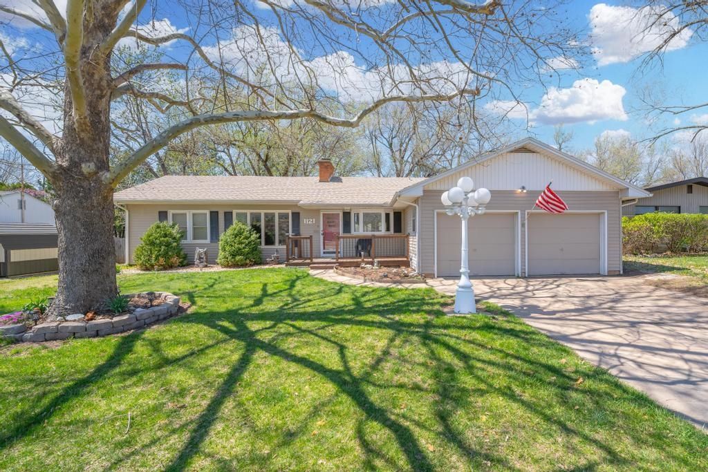 1121 S Douglas Rd, El Dorado, KS 67042 - See Est. Value, Schools & More