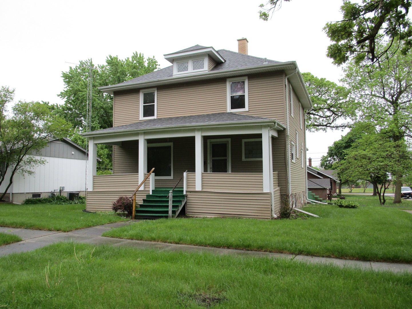 1006 N Hart St, Harvard, IL 60033 - See Est. Value, Schools & More