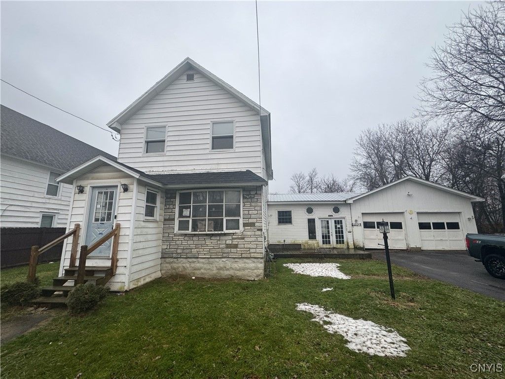 1005 Superior St, Watertown, NY 13601 - See Est. Value, Schools & More