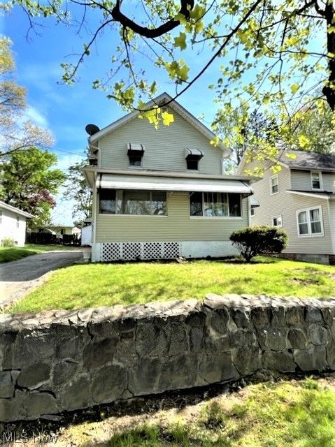 782 Mistletoe Rd, Akron, OH 44307 - See Est. Value, Schools & More