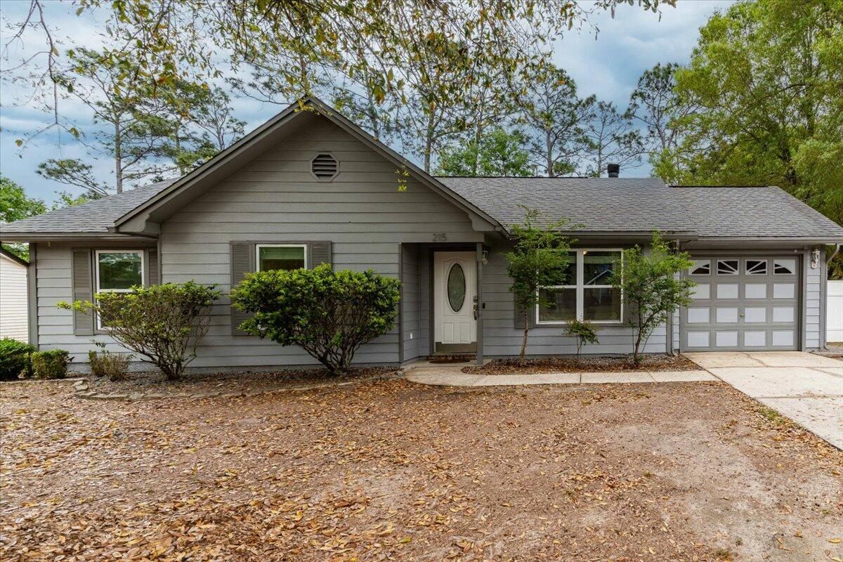 215 Brookmeade Dr, Crestview, FL 32539 - See Est. Value, Schools & More