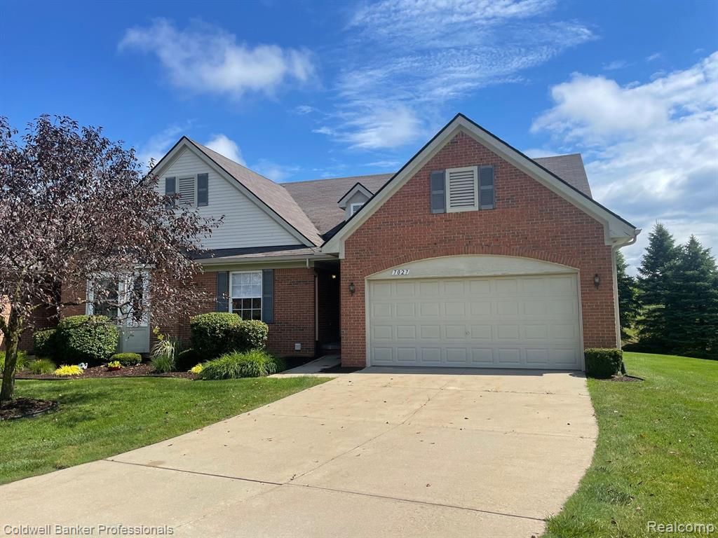 7027 Iris Ct, Grand Blanc, MI 48439 - See Est. Value, Schools & More
